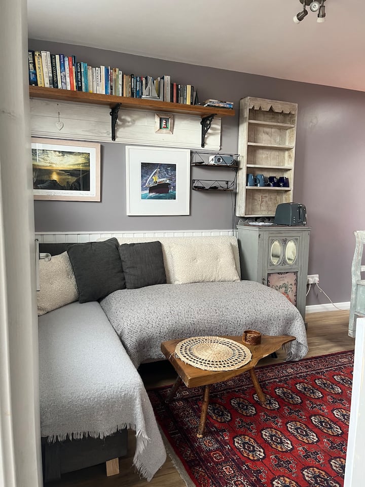 The Hideout: Periwinkle Cottage - Langton Matravers