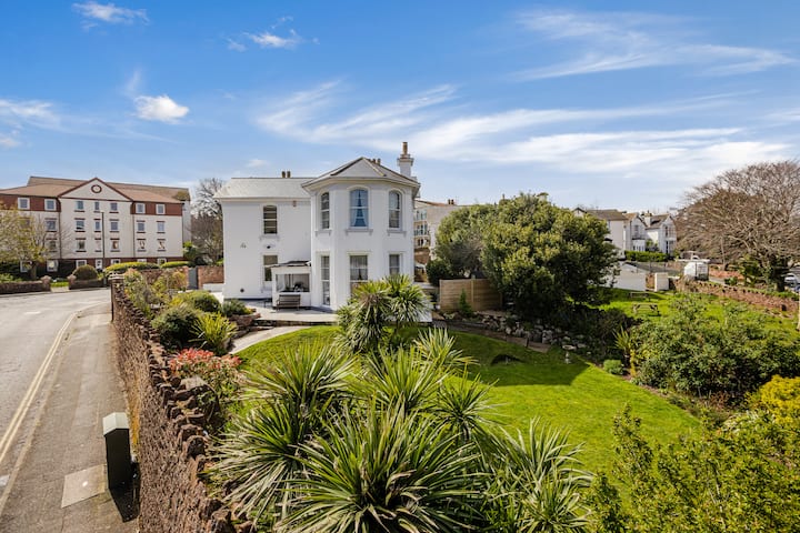 Prestige Villa With Sea Views - Paignton