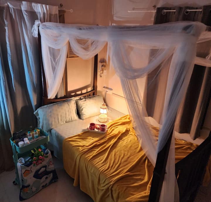 Studio Holiday  ( Bandra West ) - Mumbai