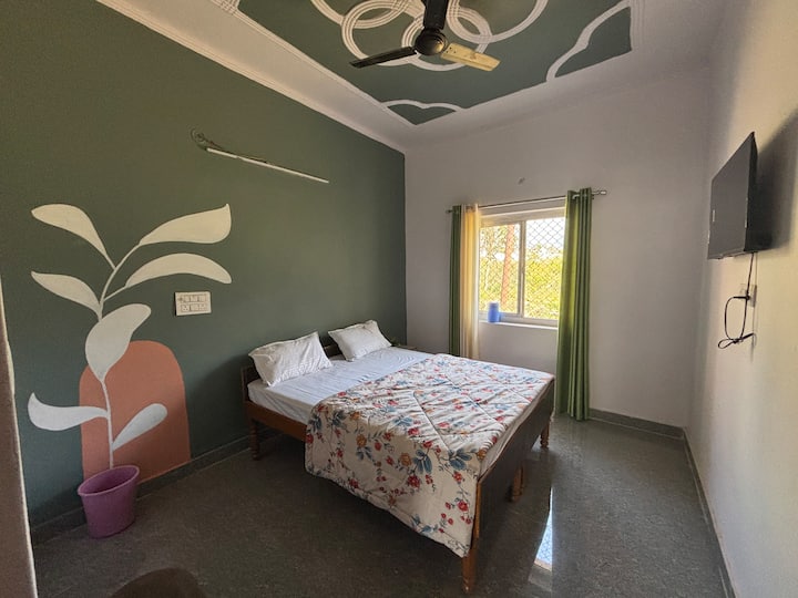 Double Bedroom 1 - Uttarkashi