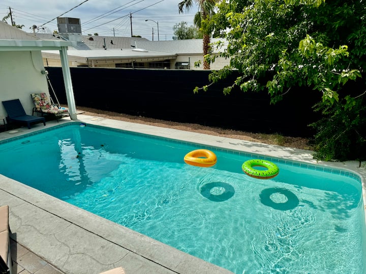 Vibrant Family Home And Pool - Henderson, NV