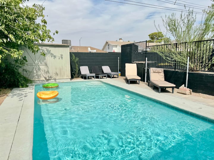Vibrant Family Home And Pool - Lake Las Vegas, NV