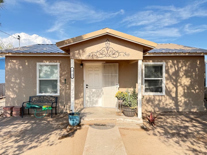 The Cozy Corner | Central 2-bedroom Getaway - Safford, AZ