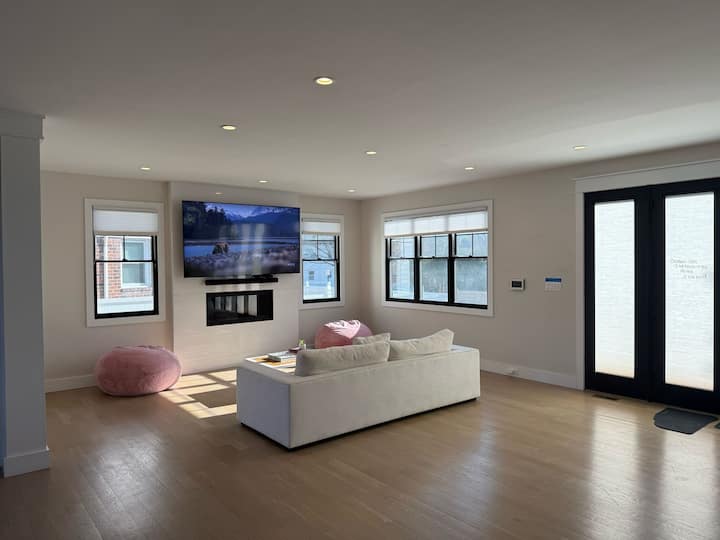 The Arena House - Garden City, NY
