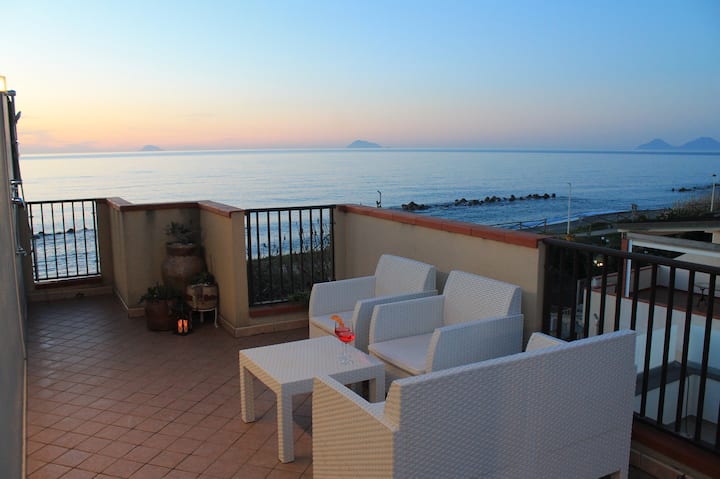 Eolie All'orizzonte-terrazza Mozzafiato Sul Mare - Capo d'Orlando