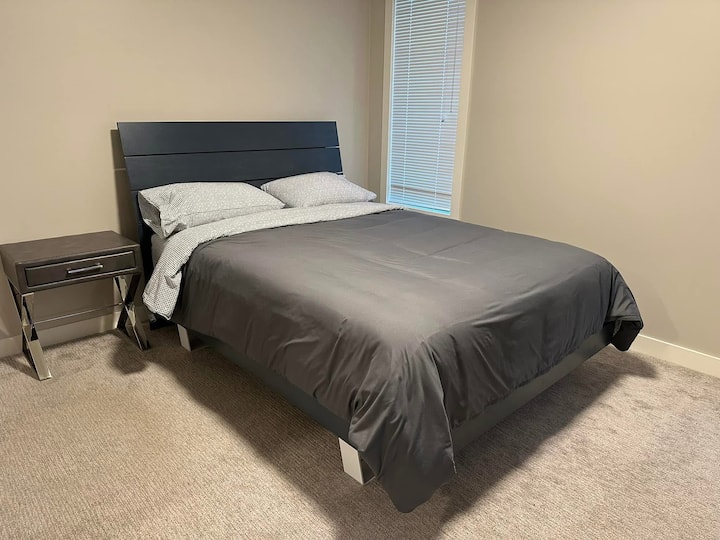 Master Suite By The Lake - Camrose