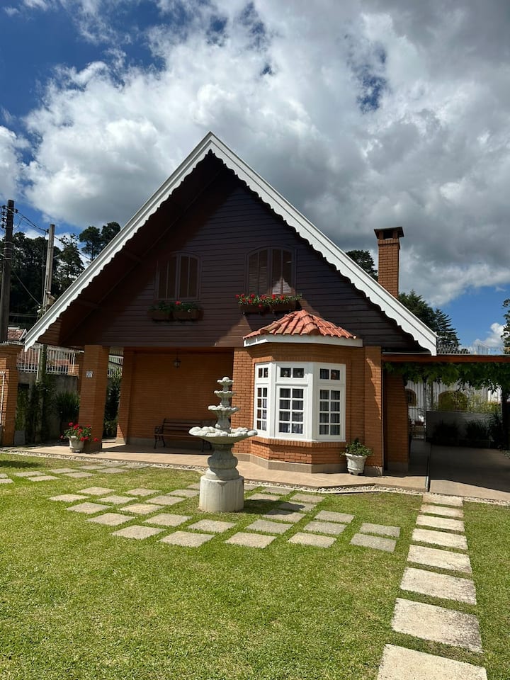 Casa Estilo Chalé Suíço - Santo Antônio do Pinhal