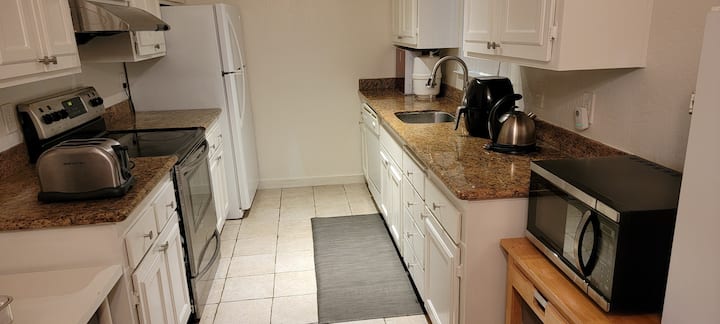 Centrally Located W/ Massage Cha - San Bruno, CA