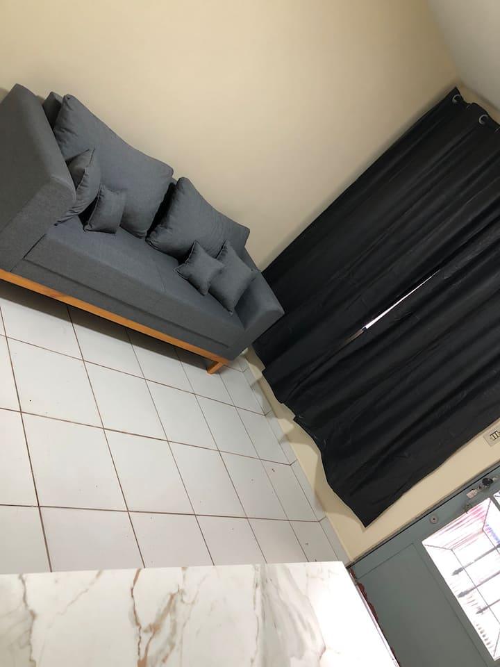 Sobrado Zona 7-espaço Inteiro - 2 Quartos/100m Uem - Maringá