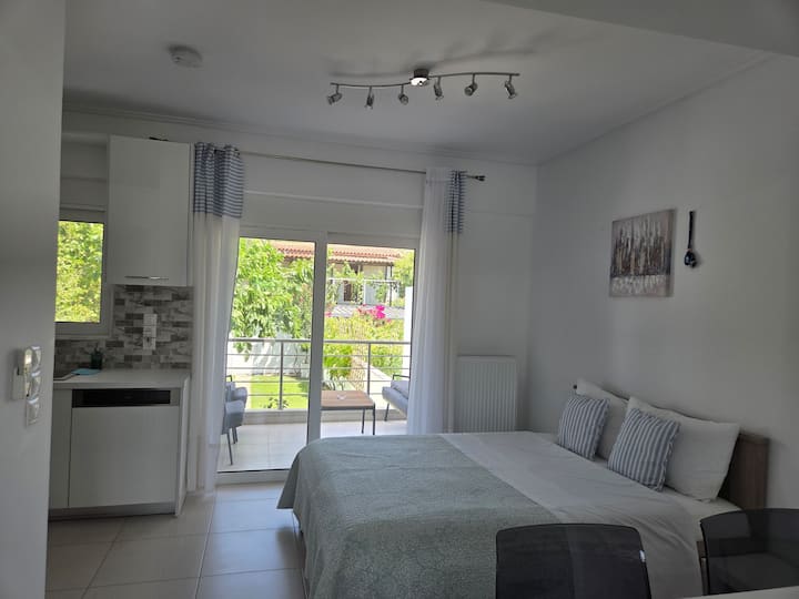 Hi Hellas Short Stay-2 - Athens Airport Eleftherios Venizelos (ATH)