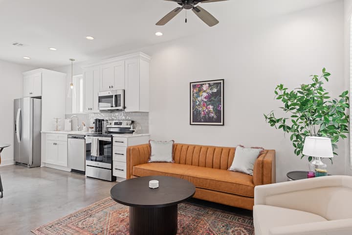 Couyon House-cajun Luxury-fast Wifi-prime Location - Lafayette, LA