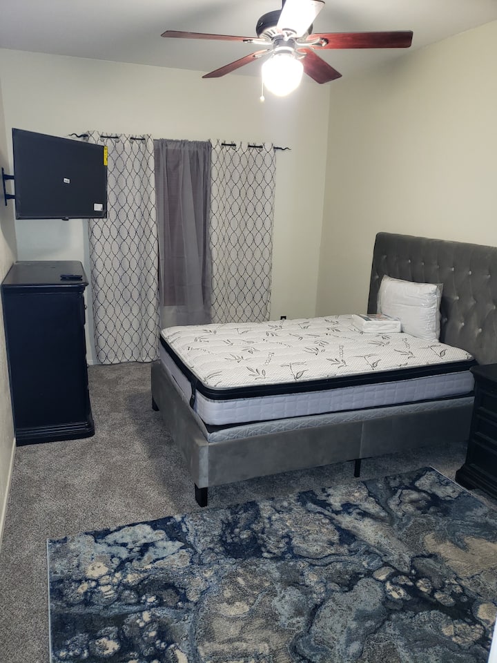 Cozy Bedroom - Fontana, CA