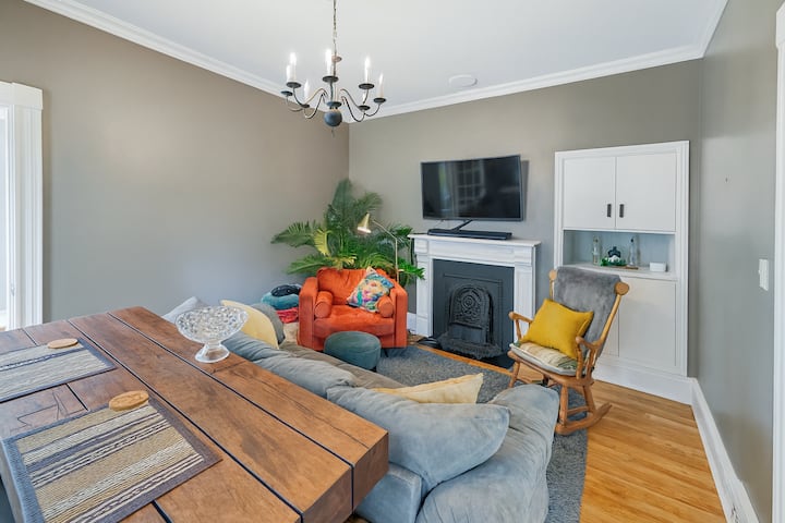 Cozy Downtown 3br Home With Ev Charger And Offices - Fredericton