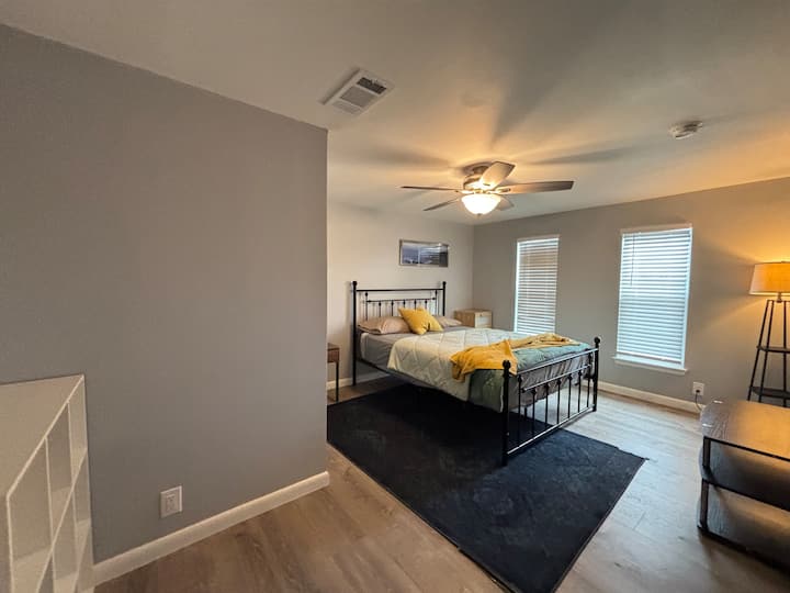 Work-friendly & Peaceful Stay Near Samsung/ - Taylor, TX