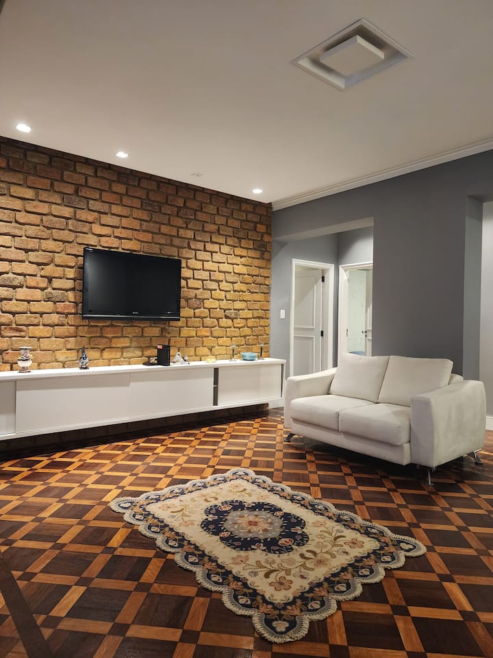 Copacabana - 4 Quartos, 3 Banheiros, Vaga, 200m² - Rio de Janeiro