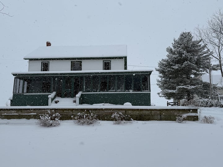 Lakefront Farmhouse Near Jay Peak & Stowe - St Albans City, VT