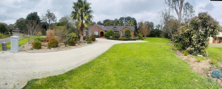 Country Living In The Suburbs - Beaconsfield, Australia