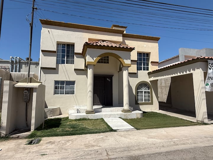 Hermosa Casa 5 Recámaras - Mexicali