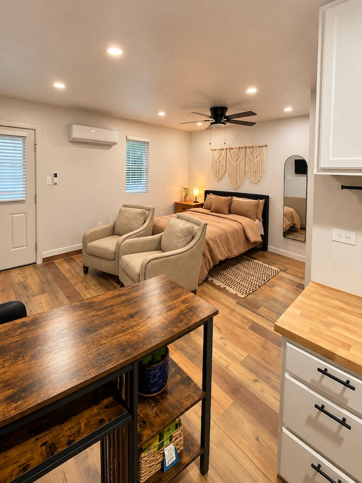 Your Cozy Retreatfully Equipped - San Antonio, TX