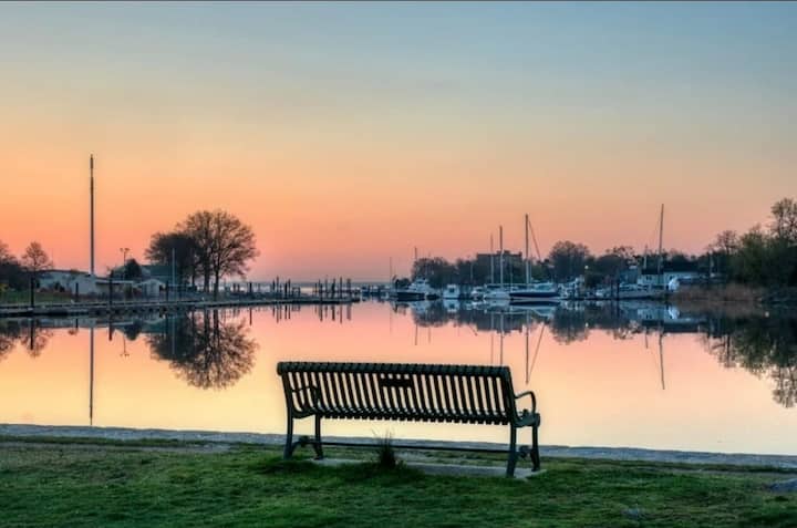 Coastal Charm By Harbor Island Park - Nouvelle-Rochelle, NY