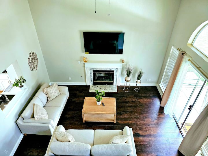 Family Friendly Home With Pool - Fresno, CA
