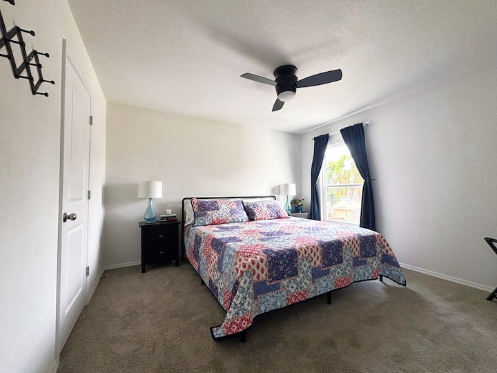 King Bedroom: Hot Tub, Grill, Netflix+chill - Sarasota, FL
