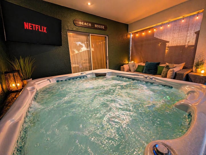 Hot Tub Oasis - Sleeps 16 - Near Beach & Downtown - Sarasota, FL