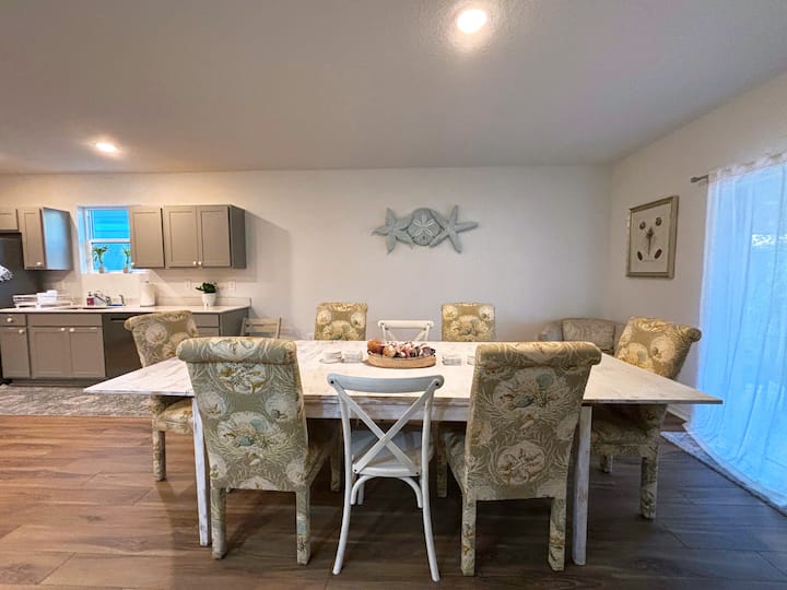 King Suite W/private Bathroom. Hot Tub + Netflix - Sarasota, FL