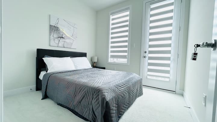 Room#3 - Stylish - New - Shared Townhouse - Oakville