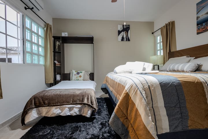 Room With Jacuzzi - 2 Beds - Close To Market 28 - Cancún