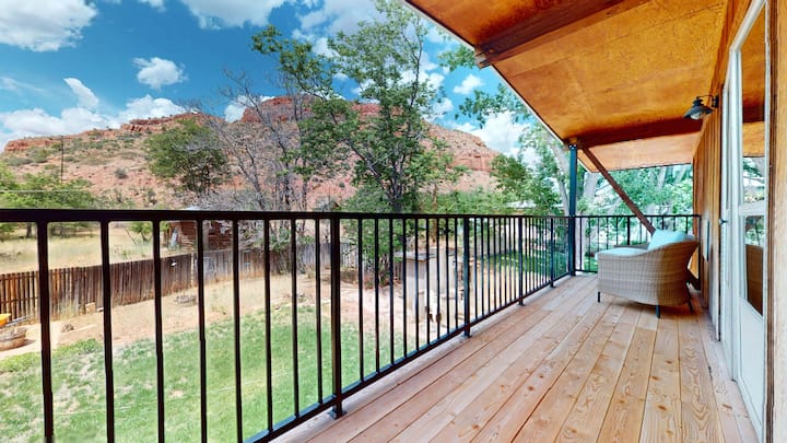 Quaint Upstairs Apartment - Kanab, UT