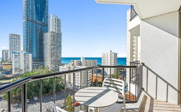 Beachside Bliss In The Heart Of Surfers Paradise - Surfers Paradise