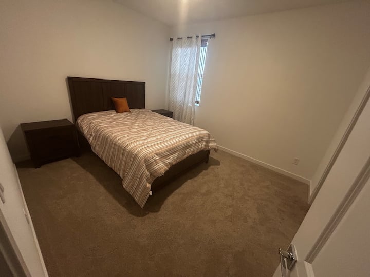 Spacious Modern Comfort - Sacramento, CA