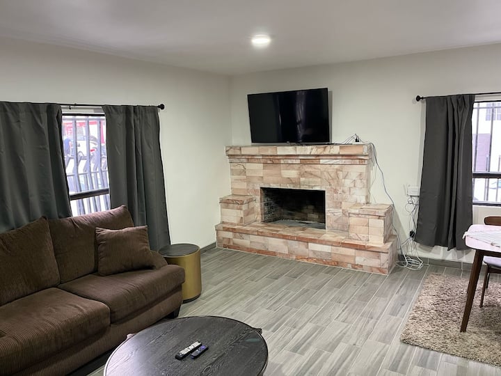 Gran Casa Con Chimenea, Cochera Privada.  3 Rooms. - Tijuana