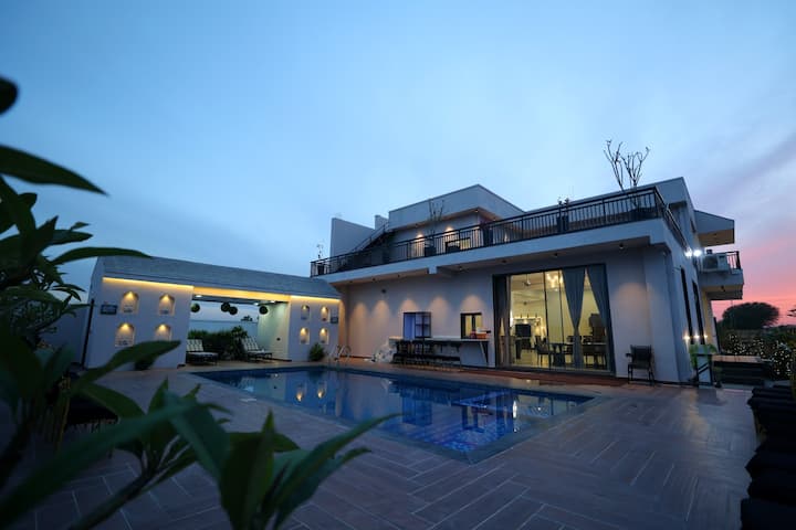 House Of Mitra
Hom - Chomu