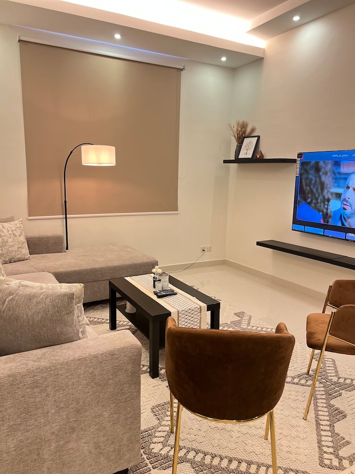 31elegant Stay | Cozy Vibes, 70” Tv + Self-entry - Dammam