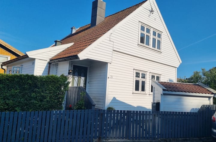 Hoveddel Av Enebolig Med Sentral Beliggenhet. - Kristiansand