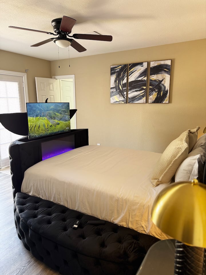 The Mazehouse 1—private Poolside Studio - San Bernardino, CA