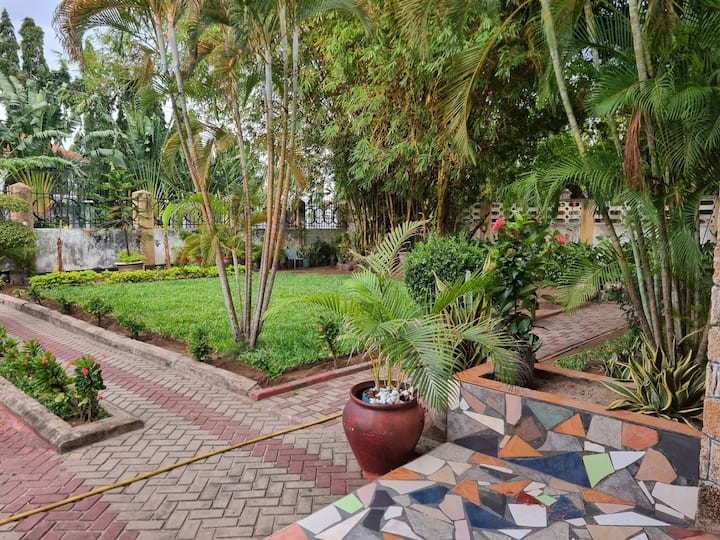 Classic Semifurnished Beach Apt - Dar es Salam
