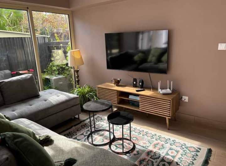 Cosy Garden Flat - Агиос Афанасиос