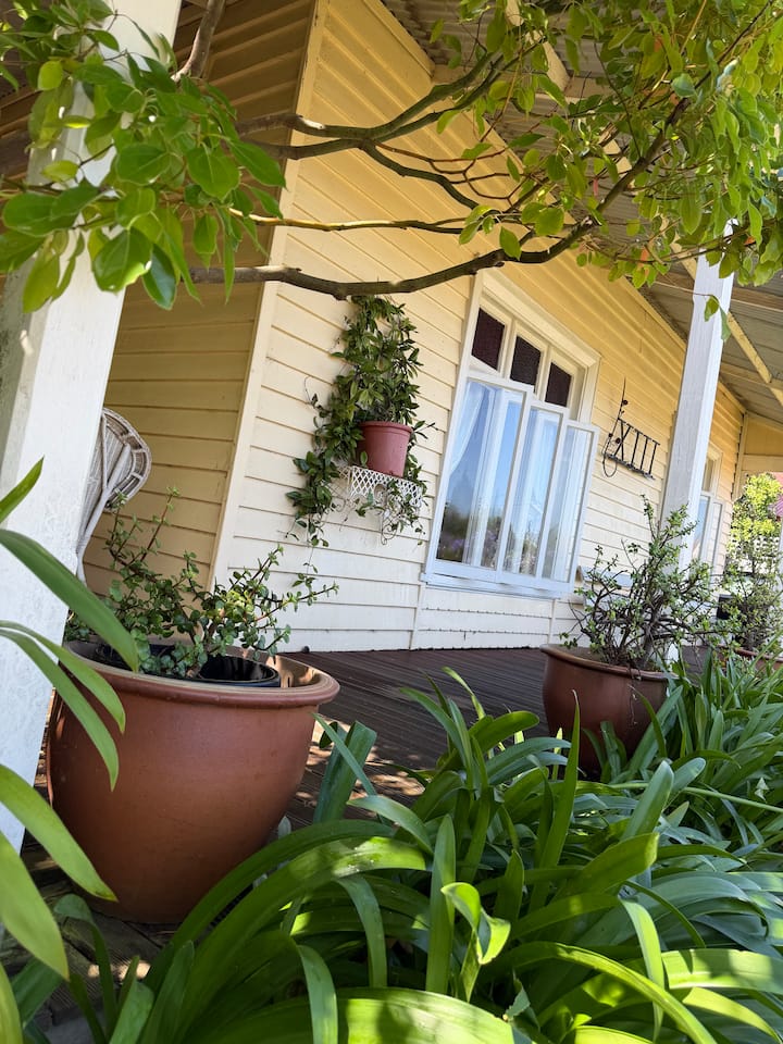 "The Duke & Duchess's Cottage."(romantic Getaway.) - Yarram