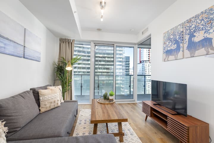 Trendy Downtown Spot—vibes & Views! - Toronto, ON