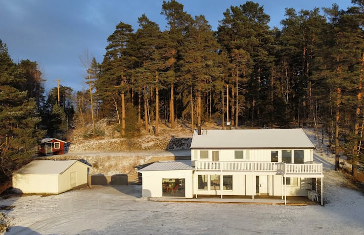 Bluelagoon Ski & Fireplace Countryside Home - Ekerö