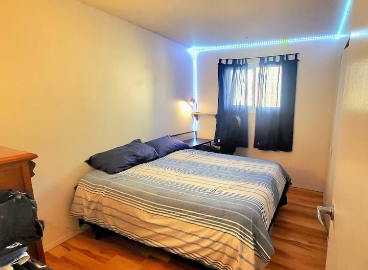 Core Floor. Clean, Quiet & Cozy Single Bedroom. - Thunder Bay
