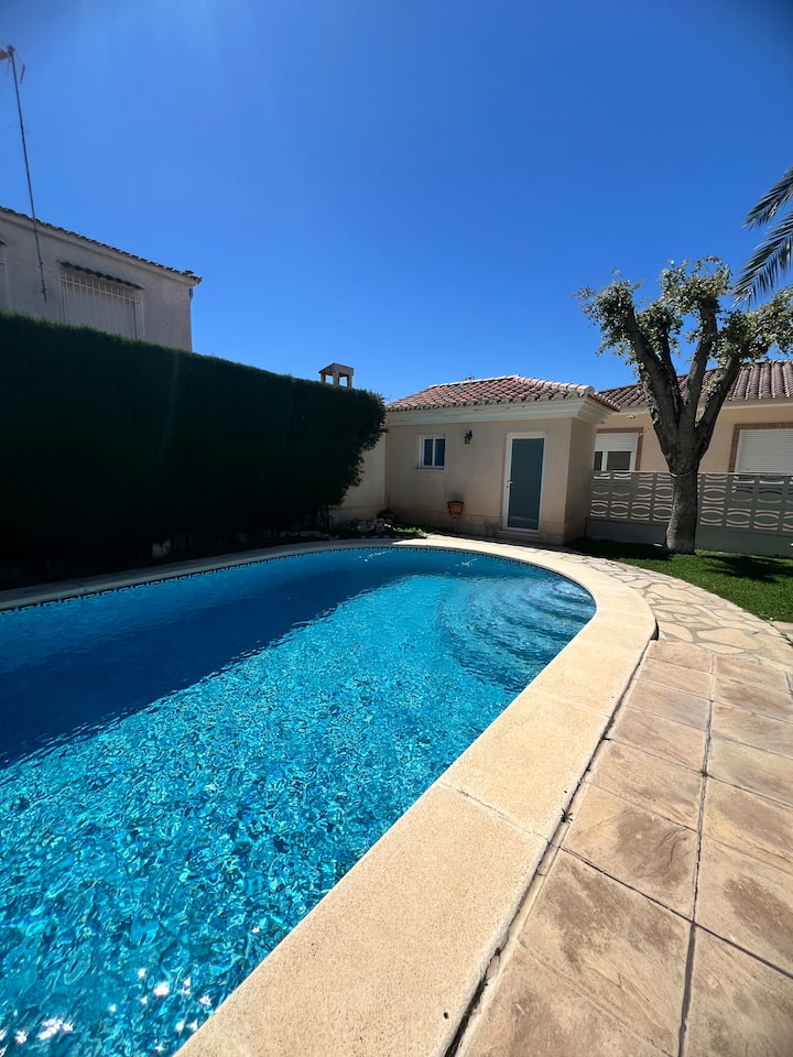 Chalet Con Piscina En La Eliana, Valencia - Llíria