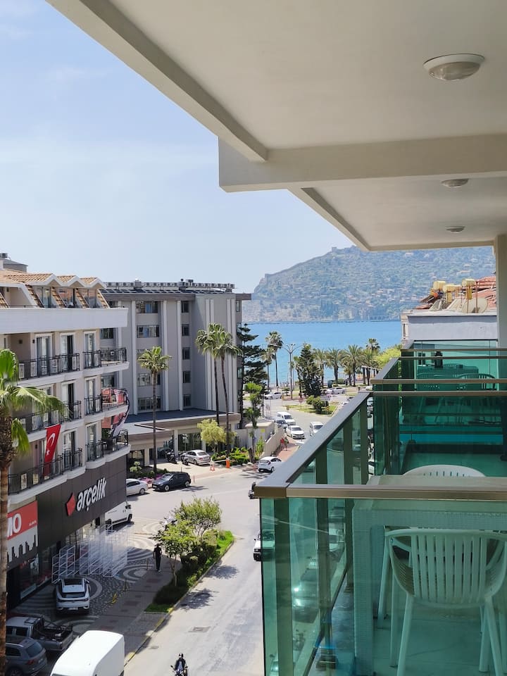 New 4+1 Penthouse Next To The Sea In Alanya Centre - Alanya