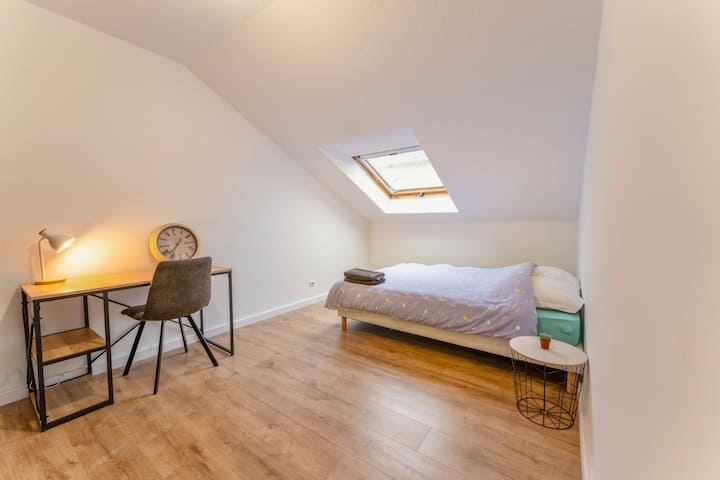 Chambre Rénovée / Parking Privé - 2 Personnes - Besançon