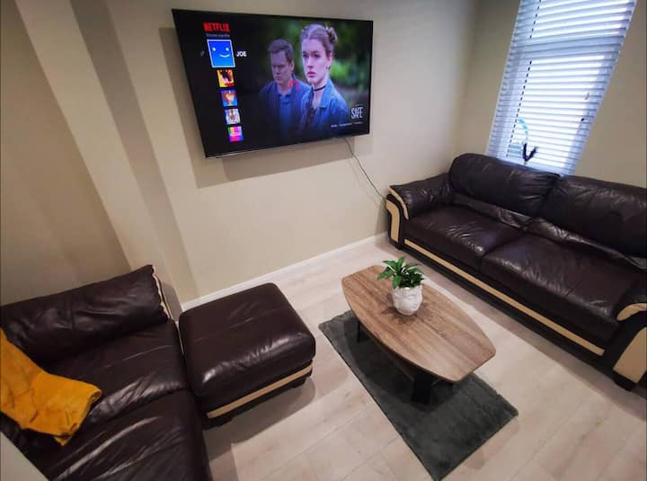 4 Br Belfast House - Long Stays - Belfast