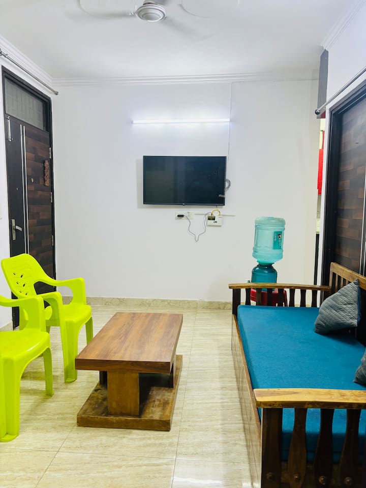 Cozy 1bhk Near Metro Wi-fi Kitchen
Malviya Nagar - New Delhi
