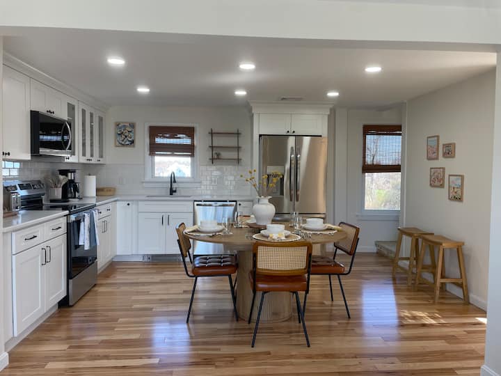 Fully Renovated Nine Bedroom! - Narragansett, RI